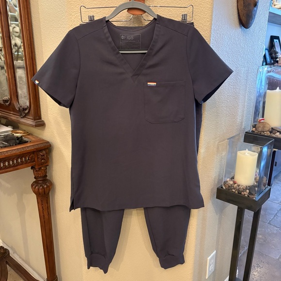 Figs | Other | Figs Women Gray Limited Edition Pride Scrub Set Tops ...